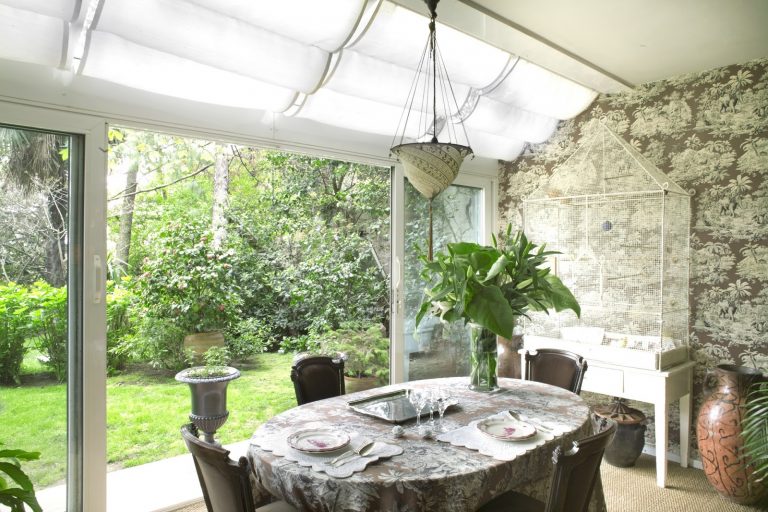 27 Gorgeous Sunroom Design Ideas to Bring Sunshine Joy to Your Home